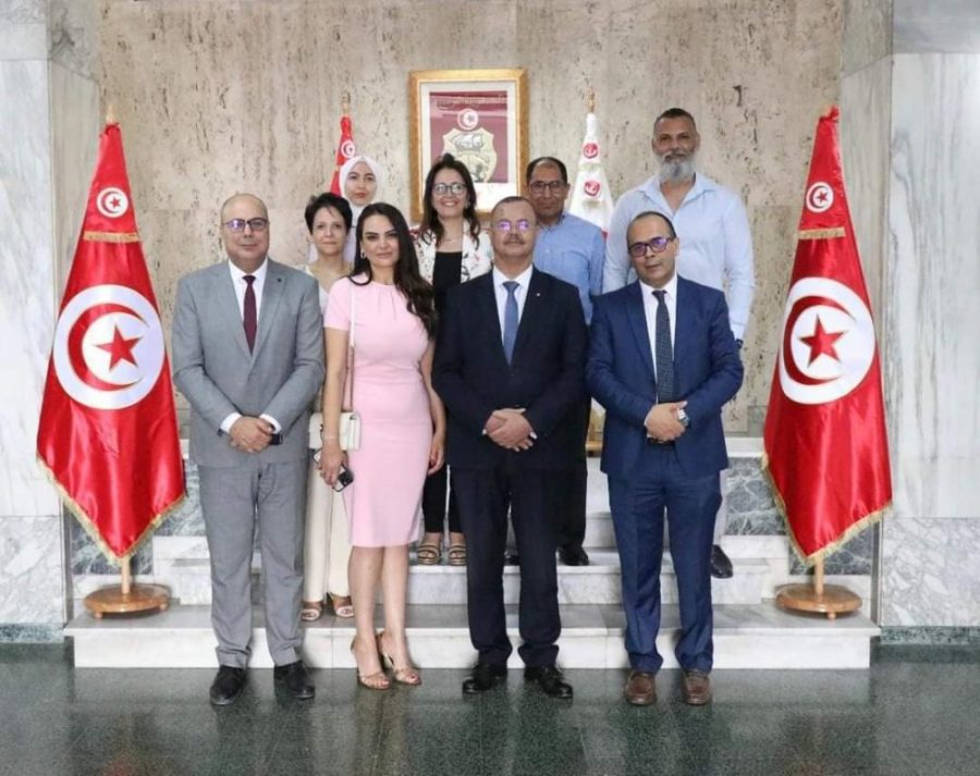 (Français) Signature d'une convention de partenariat entre l ...